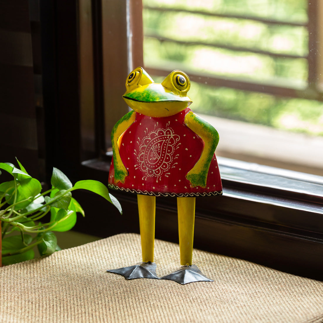 'Frog Maiden' Handpainted Garden Decorative Showpiece In Metal (27.9 c ...