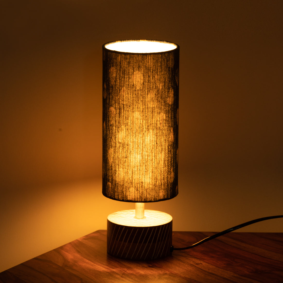 'Prussian Perks' Handcrafted Round Table Lamp In Mango Wood (14 Inch ...